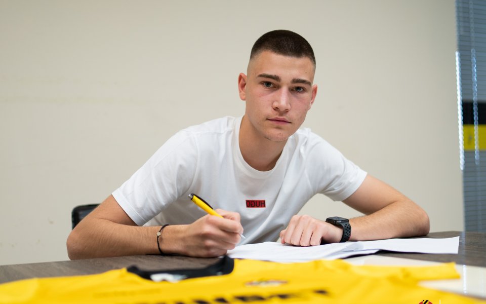 Ботев задържа за дълго младежки национал - БГ Футбол - efbet Лига - Gong.bg