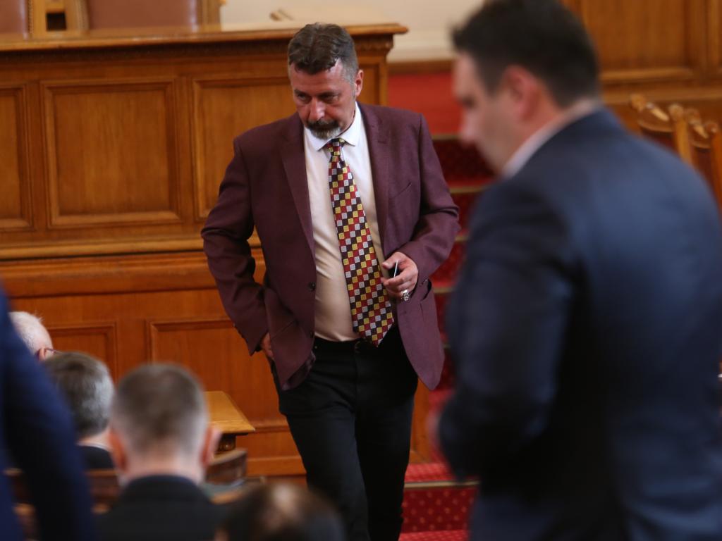 Двама от сценаристите на Слави няма да са депутати в 47-ото НС ...