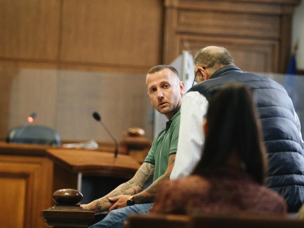 Обвиняемият по аферата „Хемус” Борислав Колев влезе с адвоката си в ГДБОП - България - Vesti.bg