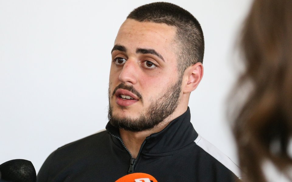 Насар с първи думи след операцията | Gong.bg