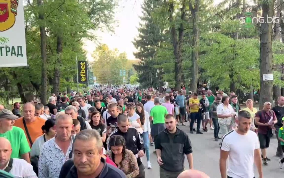 Феновете на Лудогорец се струпват на "Хювефарма Арена" - БГ Футбол - Евроучастници - Gong.bg