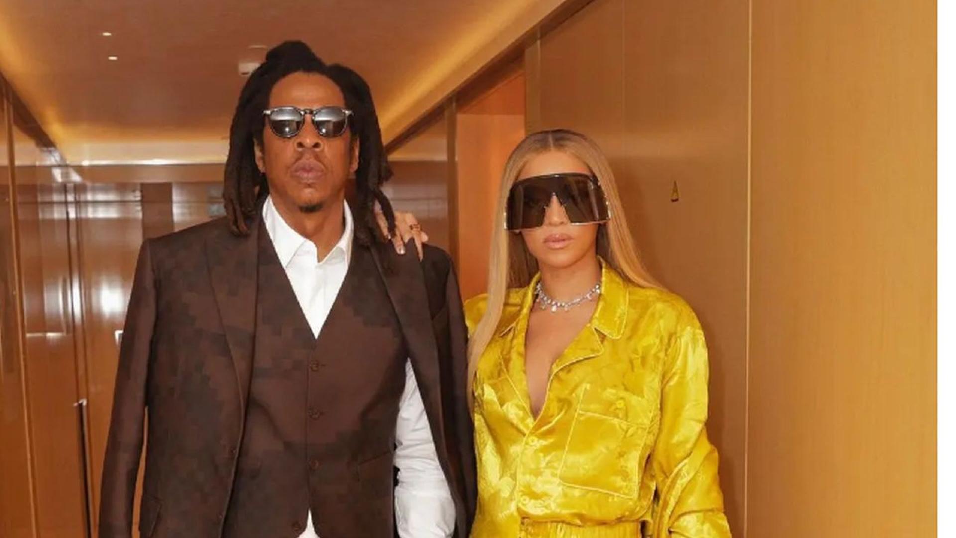 Бионсе с огромни очила: Дивата прикова отново погледите на ревю (СНИМКИ ...