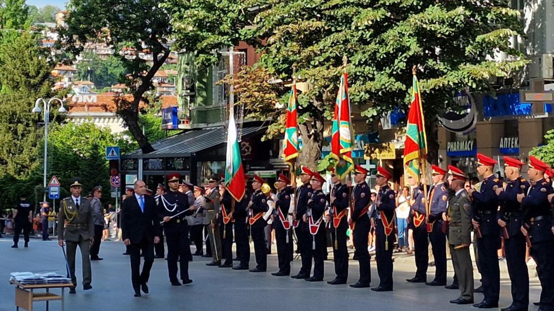 Радев: Войната ни показва, че отстояването на интересите ни ще бъде все ...