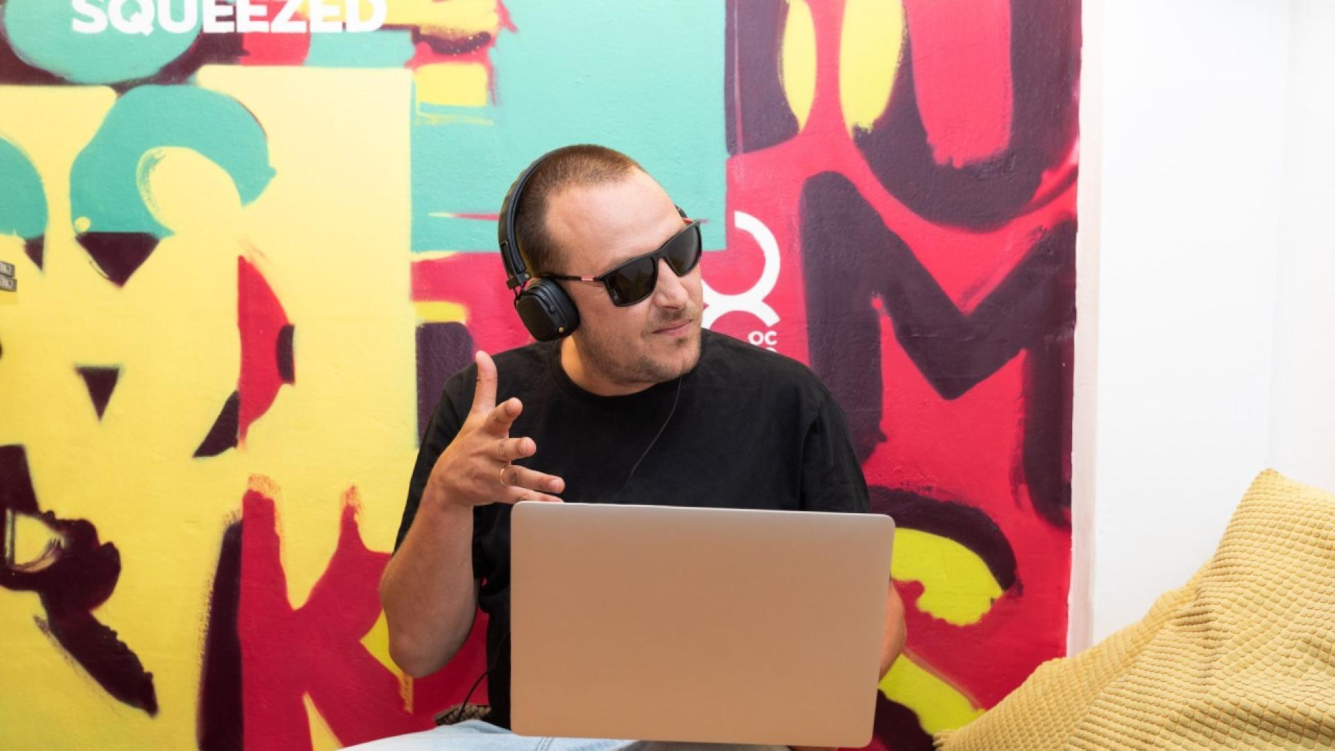 Wosh MC за музиката, вдъхновението и удоволствието да помагаш на млади ...