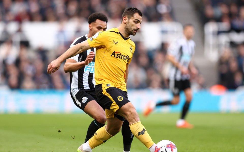 Футболист на Уулвс плюе, чупи телевизори и бие съотборник - Футбол свят ...