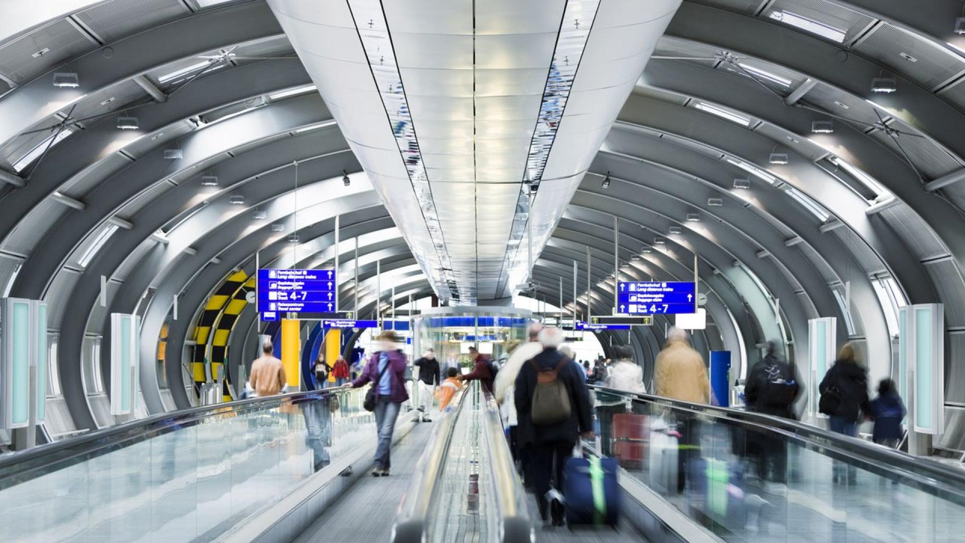 Заради анулирани полети: Хаос на летището в Букурещ|Vesti.bg