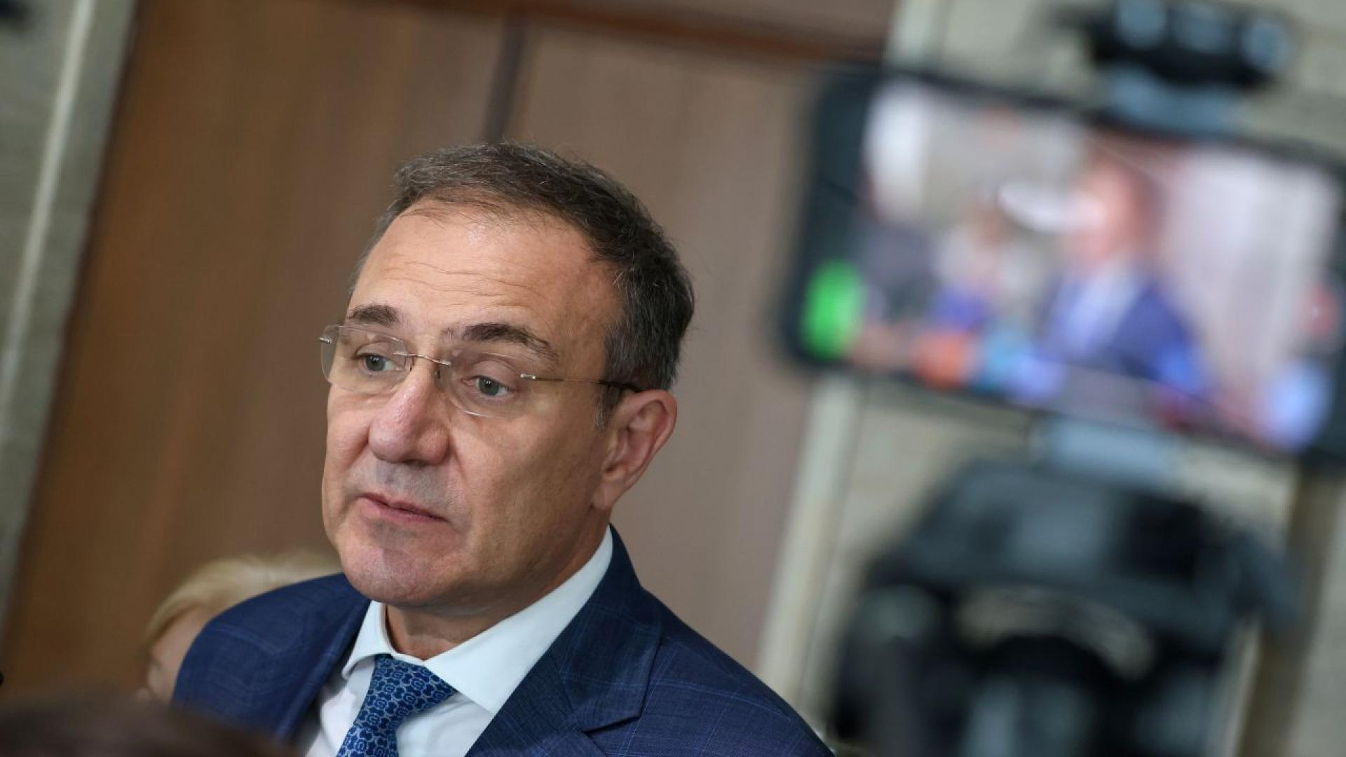 Гуцанов: 780 лв. за дете не стигат, целта е 1200 лв. за втората година майчинство|Vesti.bg