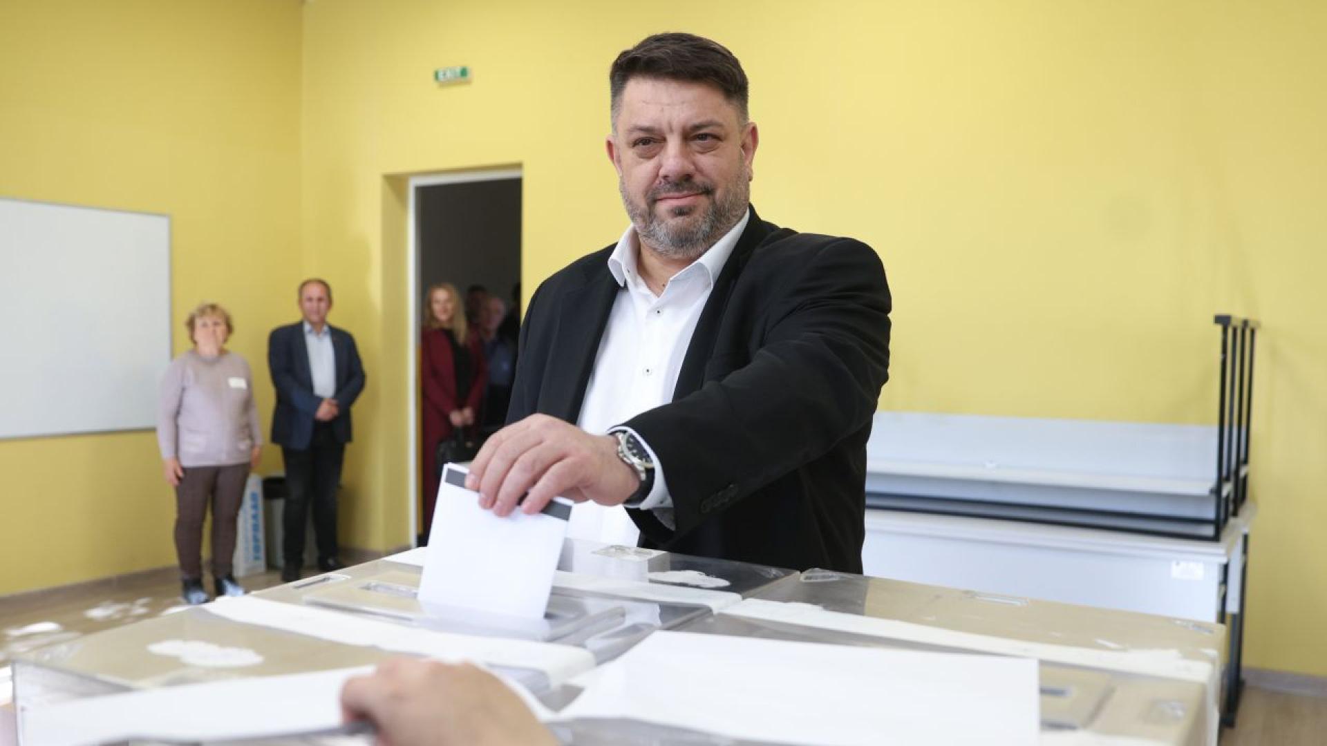 Атанас Зафиров: Гласувах, за да върнем държавата на хората|Vesti.bg
