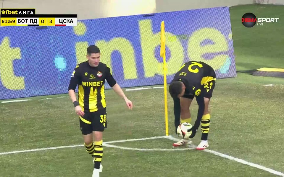 Това е прекалено! Играчи на Ботев се блъскат и карат (видео) - БГ Футбол - efbet Лига - Gong.bg