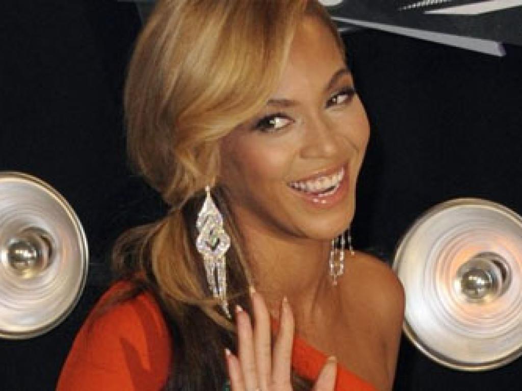 Бионсе с паметник приживе - Развлечения | Vesti.bg